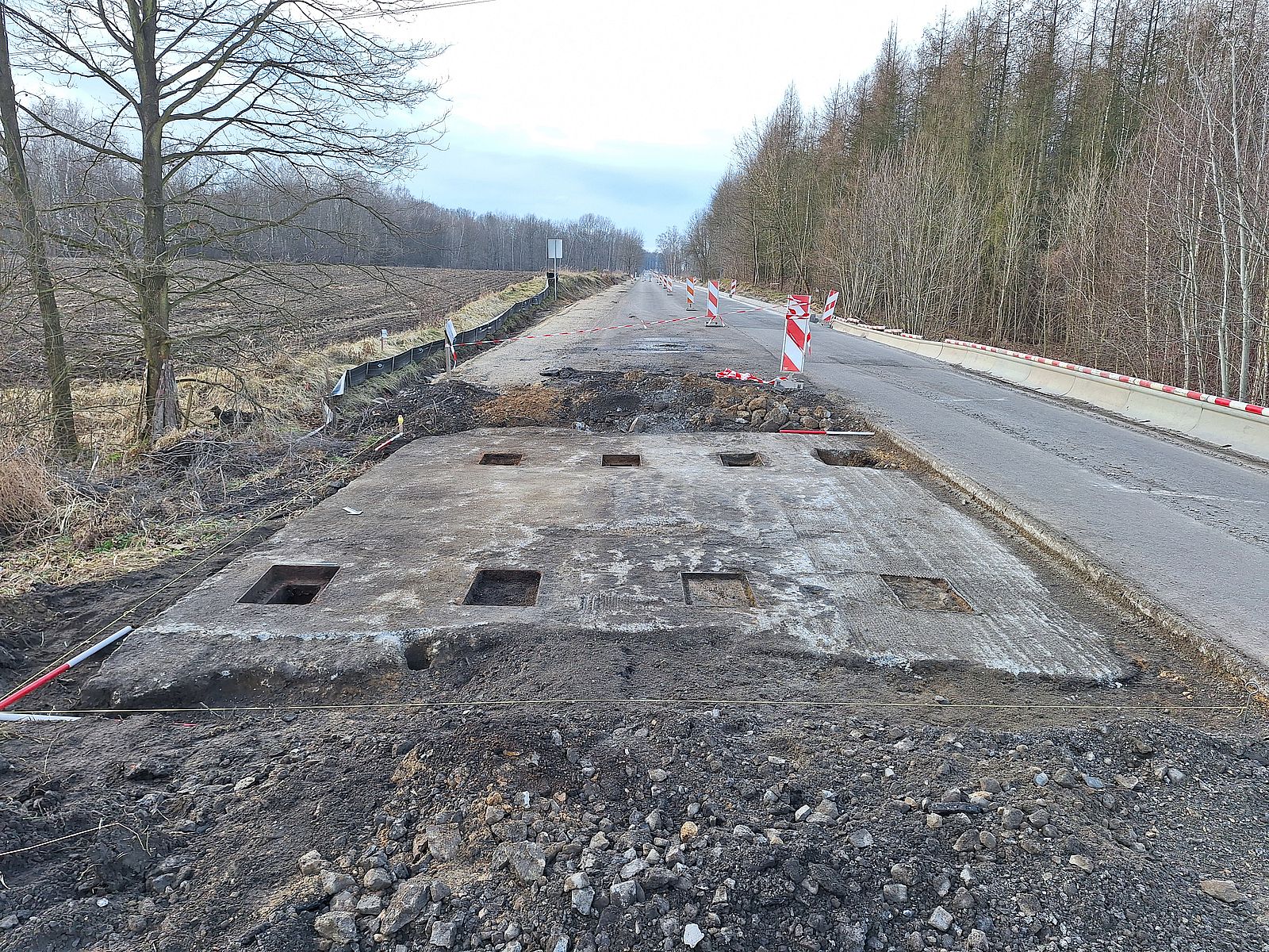 Hauba – Przenikliwy chłód stali i betonu